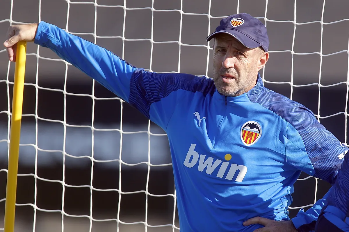 Muere José Manuel Ochotorena, ex portero y entrenador del Valencia y de la selección española ...